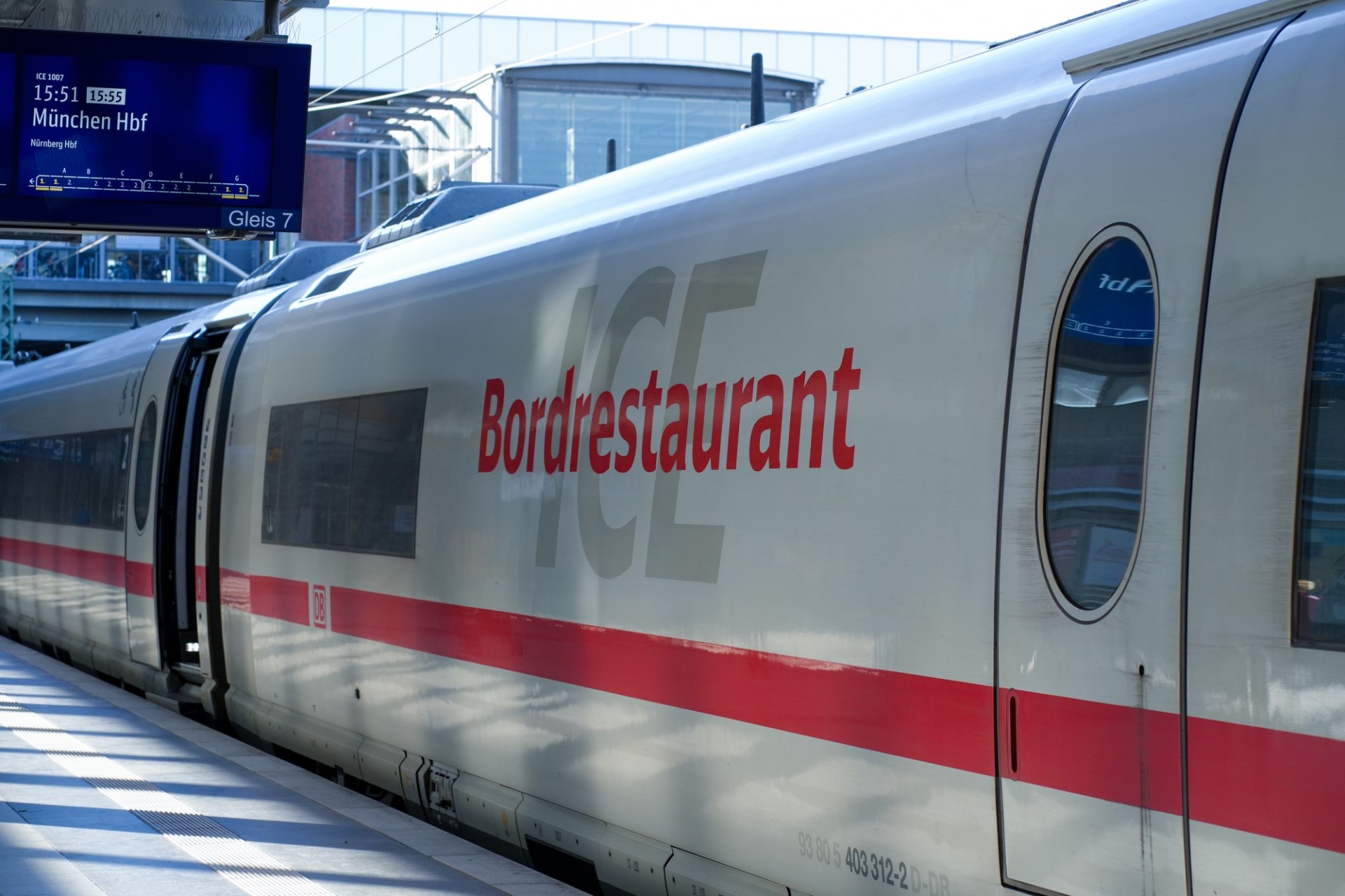 Deutsche Bahn startet Pilotprojekt bargeldloser Zug | Verlagsgruppe ...