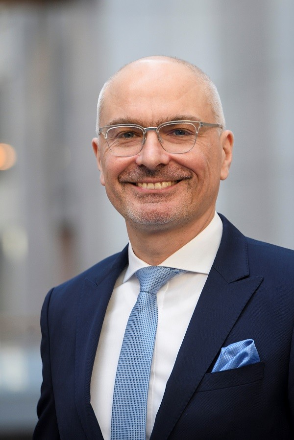 Peter Simon neuer EU-Bevollmächtigter des DSGV | Verlagsgruppe Knapp ...